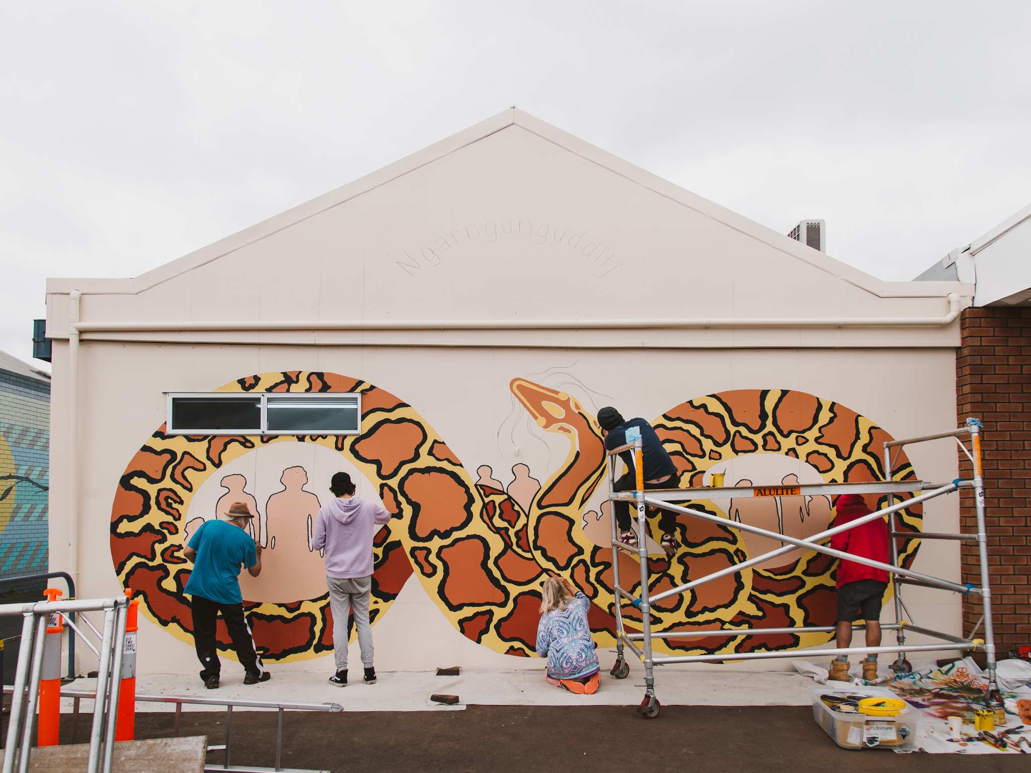 Collie Mural Trail in WA unveils mega artwork on Wellington Dam wall ...