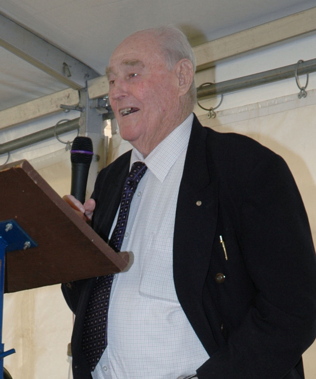 Trucking magnate Allan Scott dies - ABC News