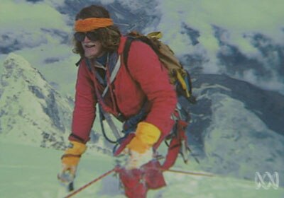 Rescuers move climber down Everest - ABC News