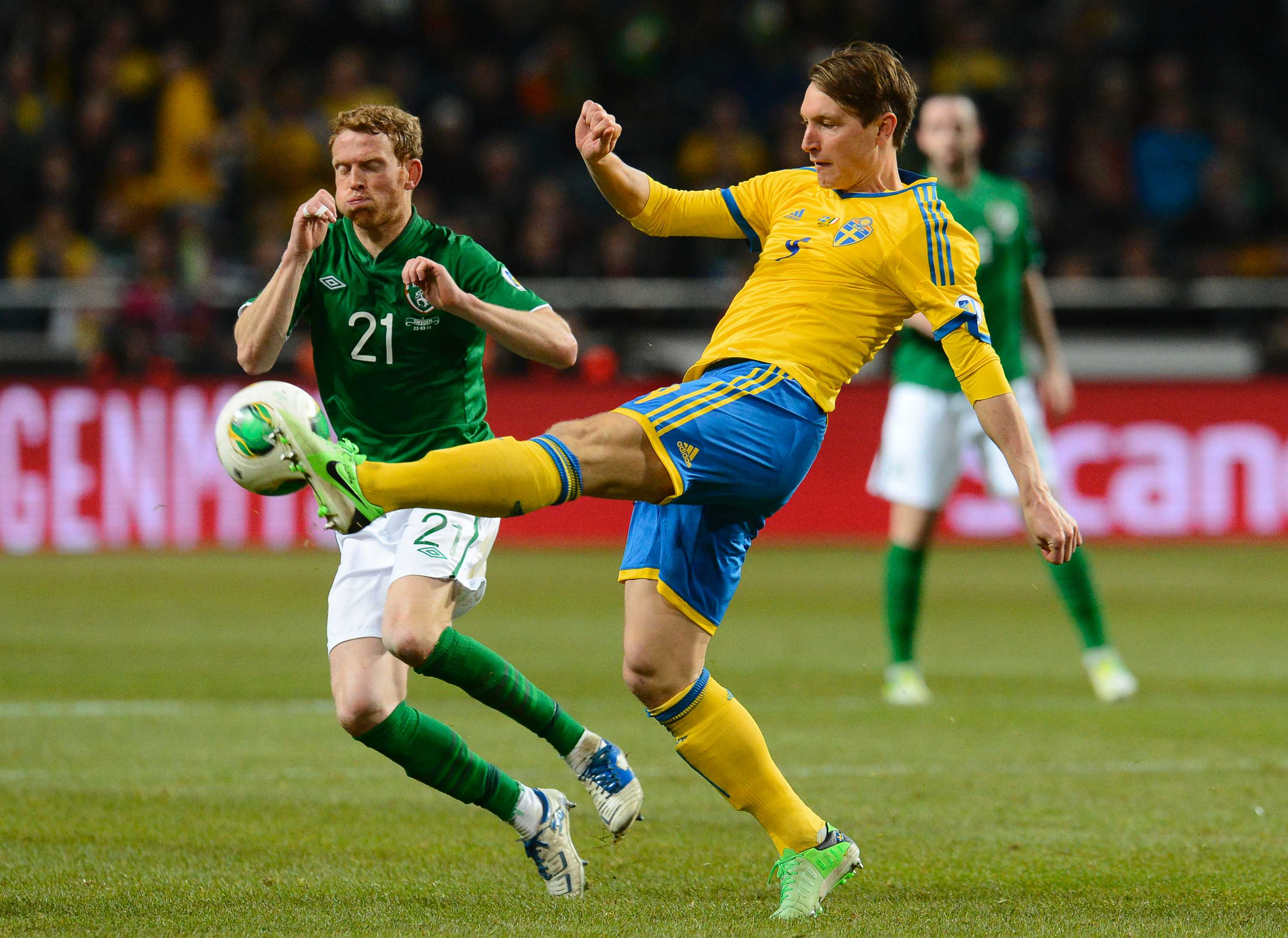 Transfer deadline day sees Arsenal sign Kim Kallstrom, Fulham lands ...