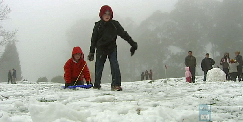 VicRoads warning on dangerous driving conditions - ABC News