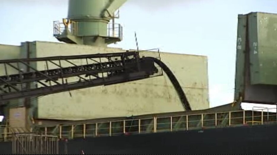 Cyclone Lam rains cause manganese spills at BHP Billiton GEMCO mine ...