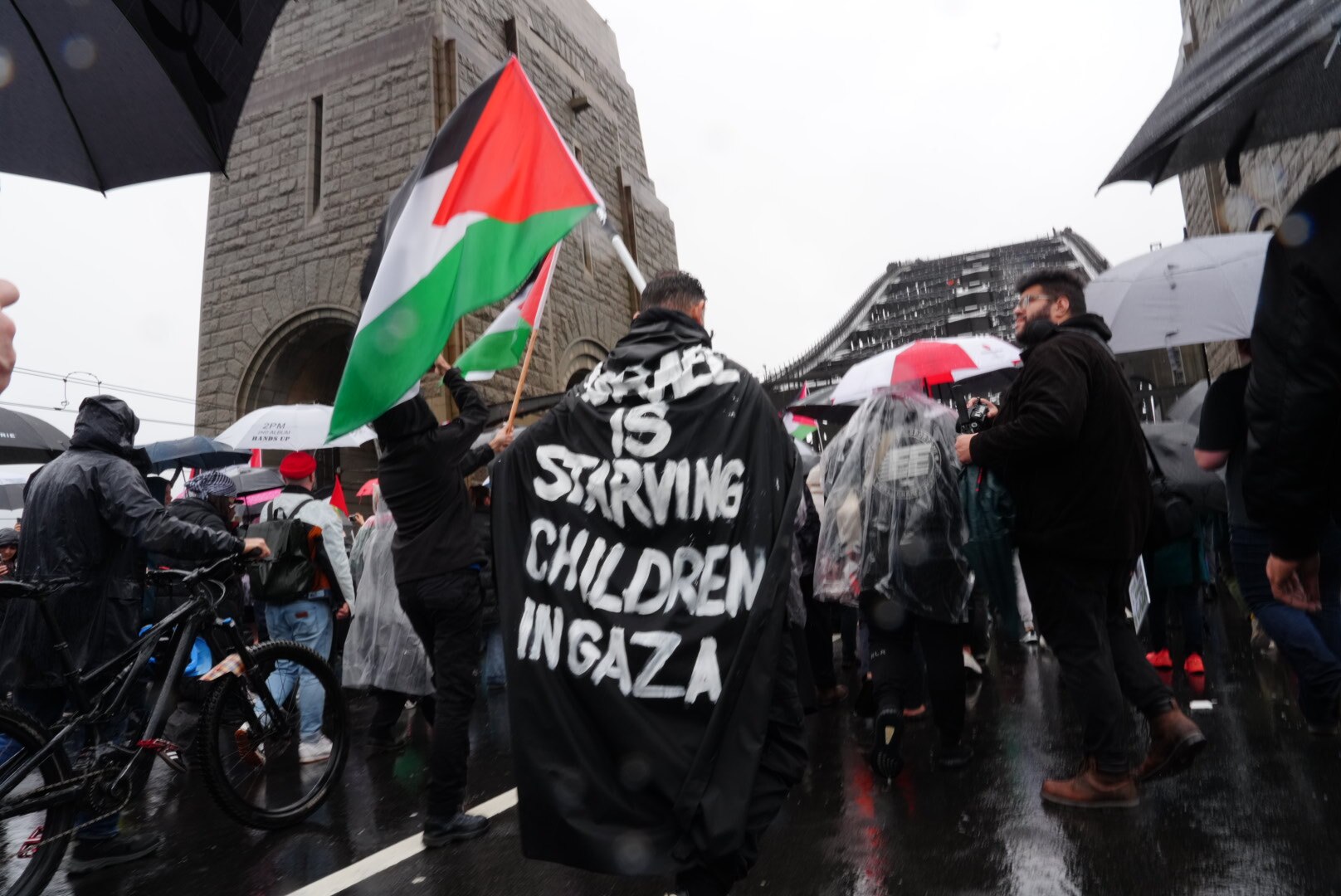 Australian, Israeli politicians react to Sydney Harbour Bridge pro ...