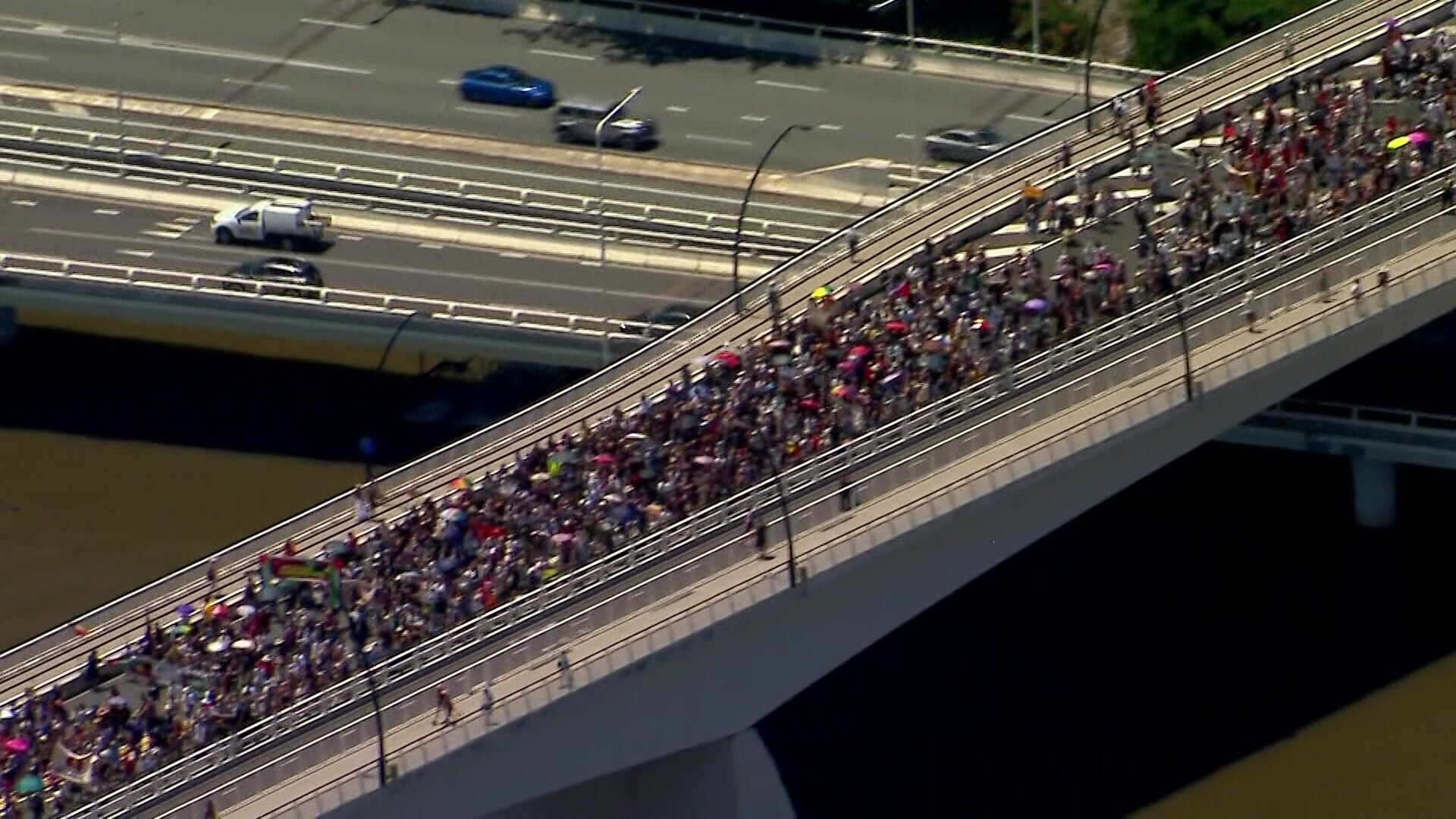 Crowd march in Brisbane for Invasion Day - ABC News