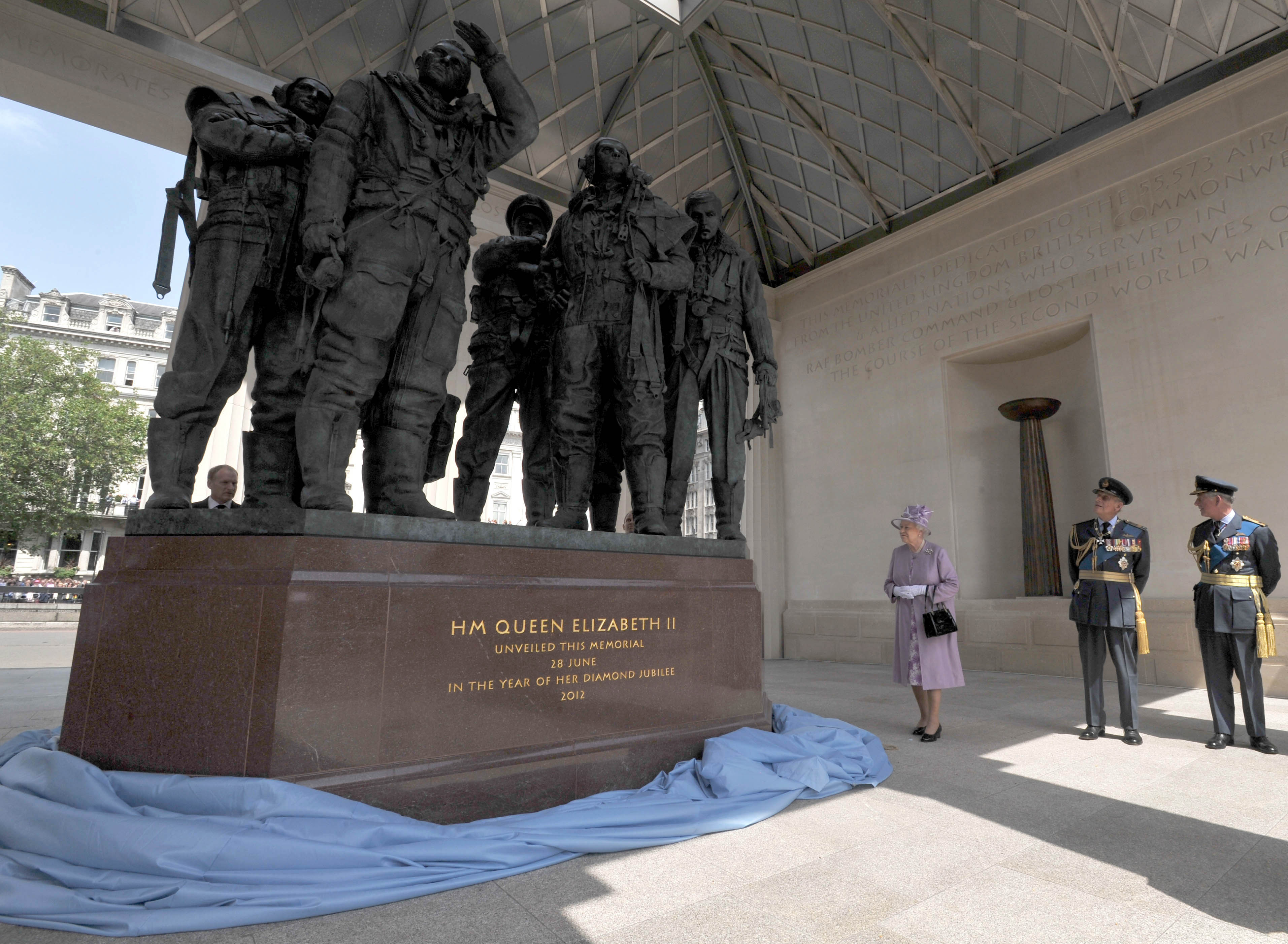 London Memorial honours World War 2 bomber squadrons - ABC listen
