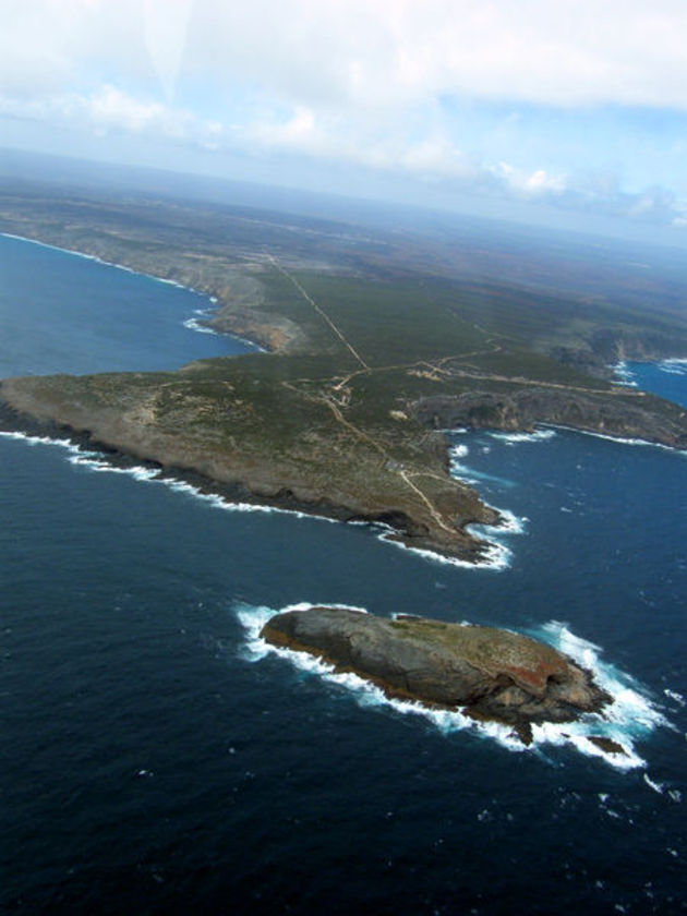 Kangaroo Island farmers still battling floodwaters - ABC News