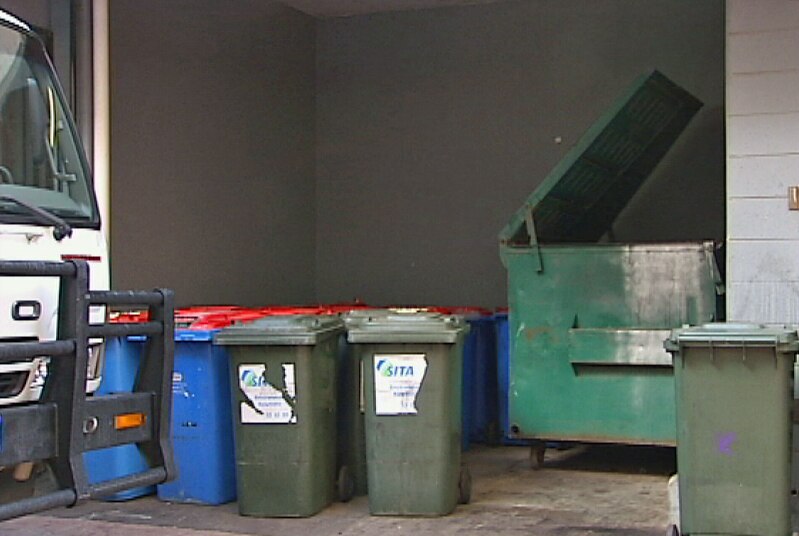 Screams save man from dump truck compactor - ABC News