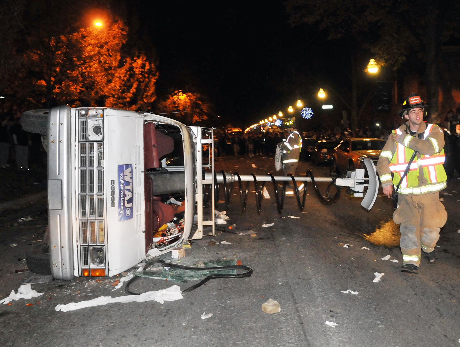 Penn State students riot over coach's sacking - ABC News