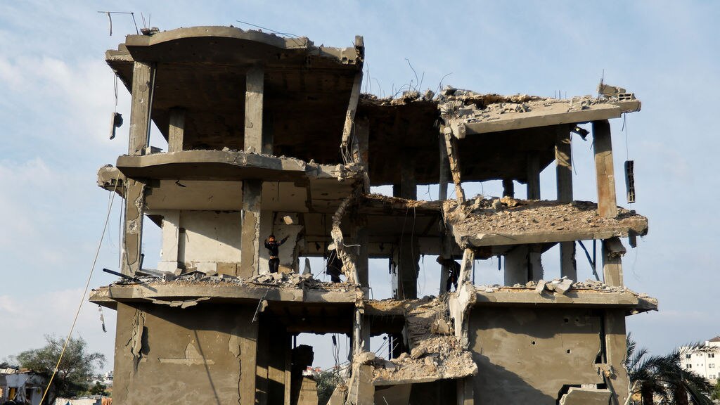 Gaza neighbourhood razed in Israeli air strike - ABC News