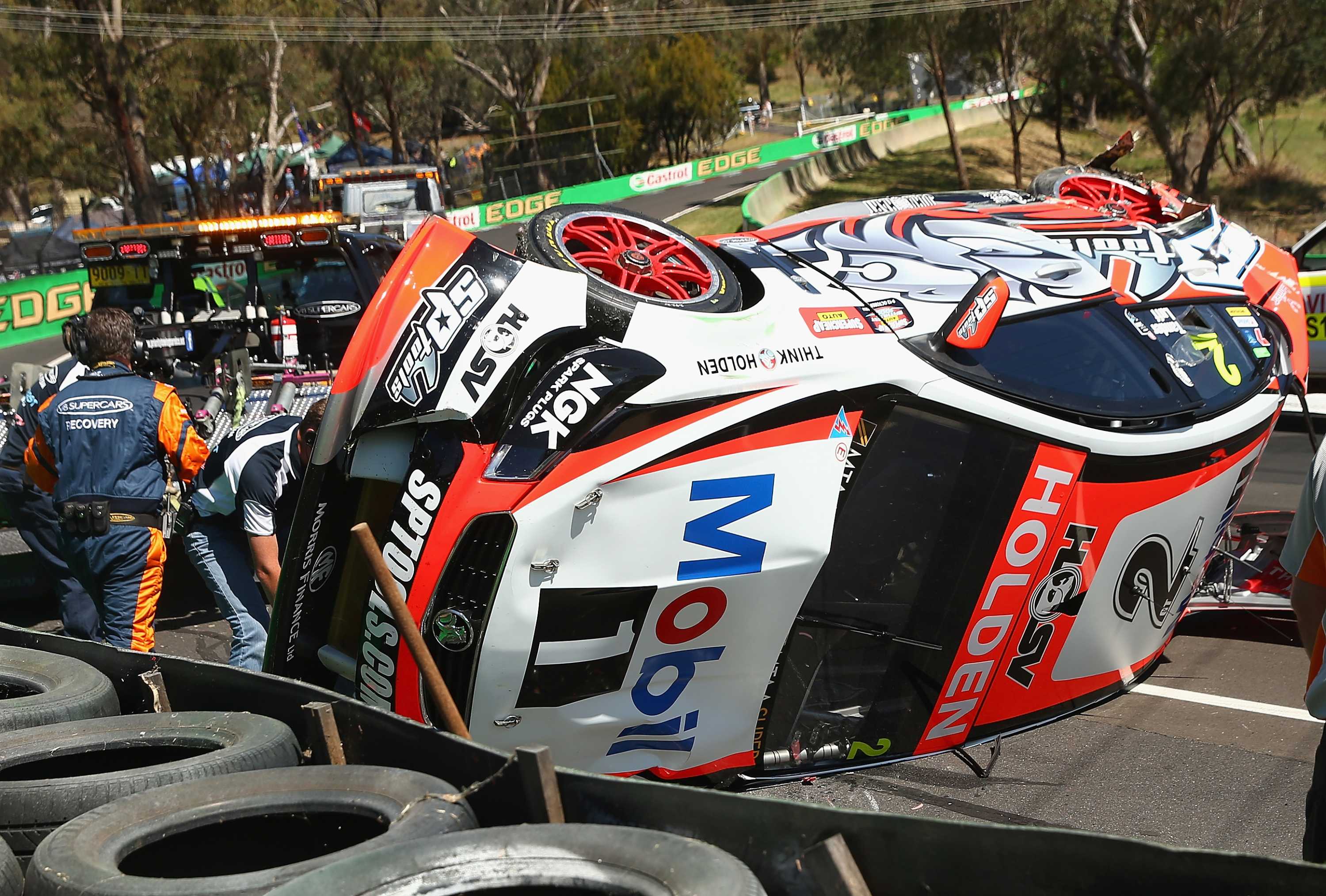 Bathurst 1000: Craig Lowndes, Warren Luff in heavy crash during ...