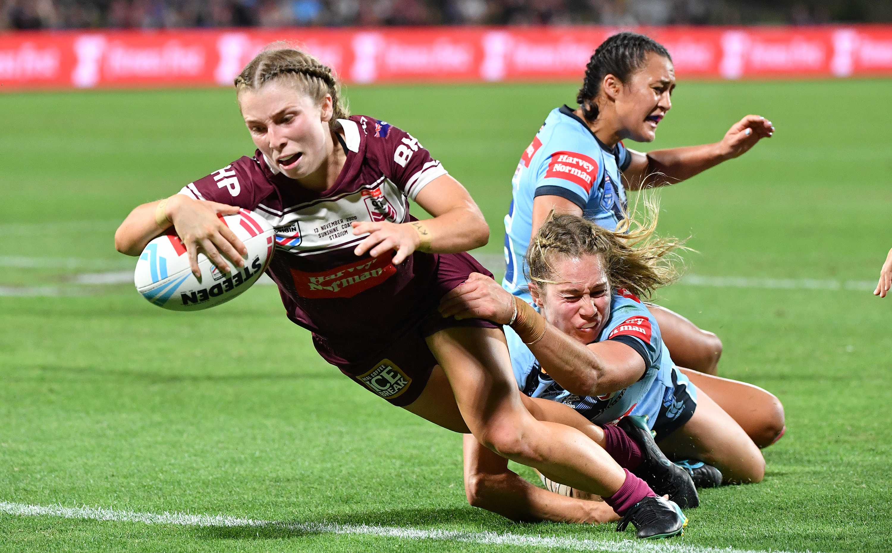 Queensland Maroons beat New South Wales Blues 24-18 to win Women's ...