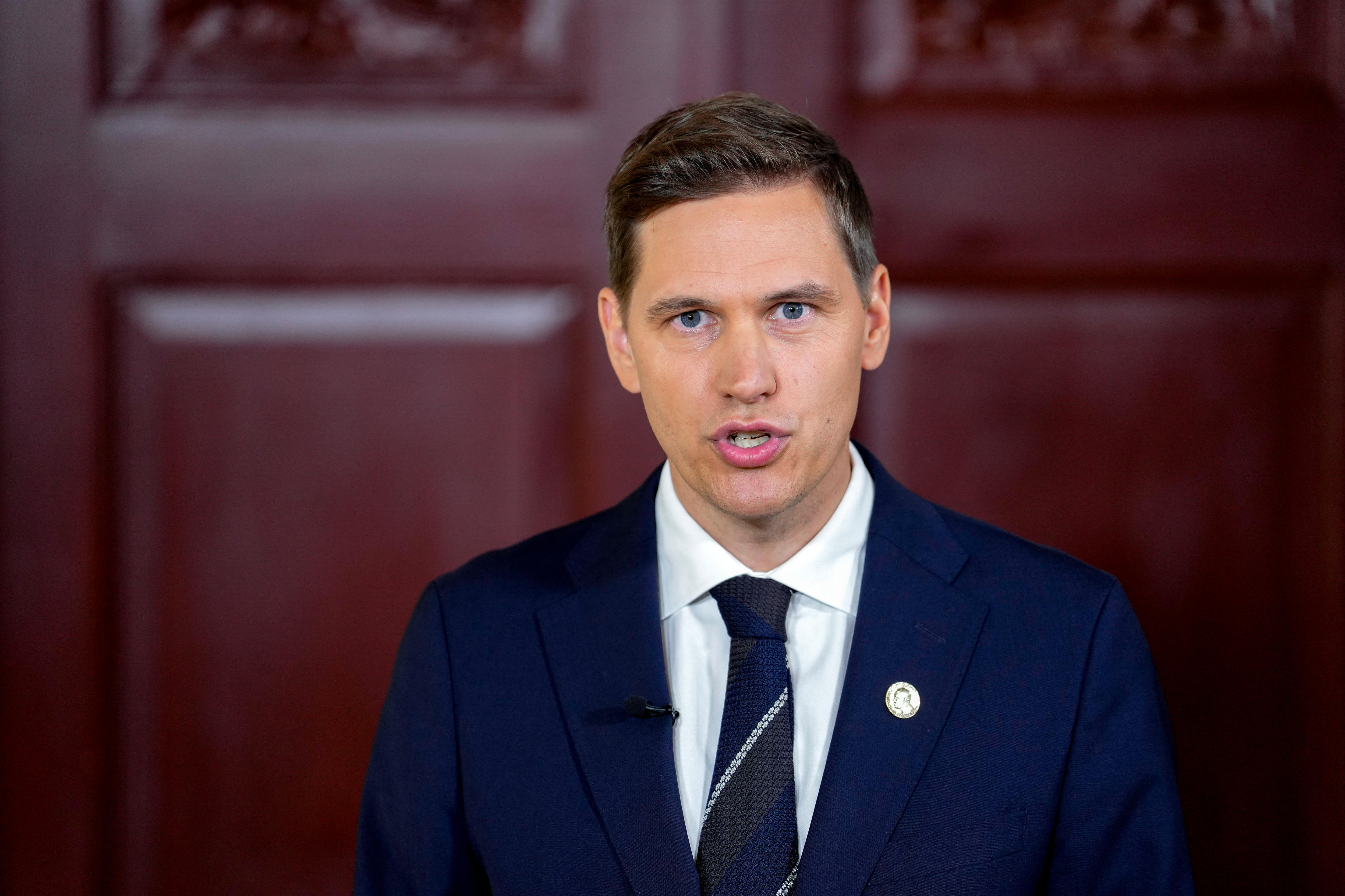 Public Transport Victoria confirms scammers are exploiting unregistered myki cards to get ...