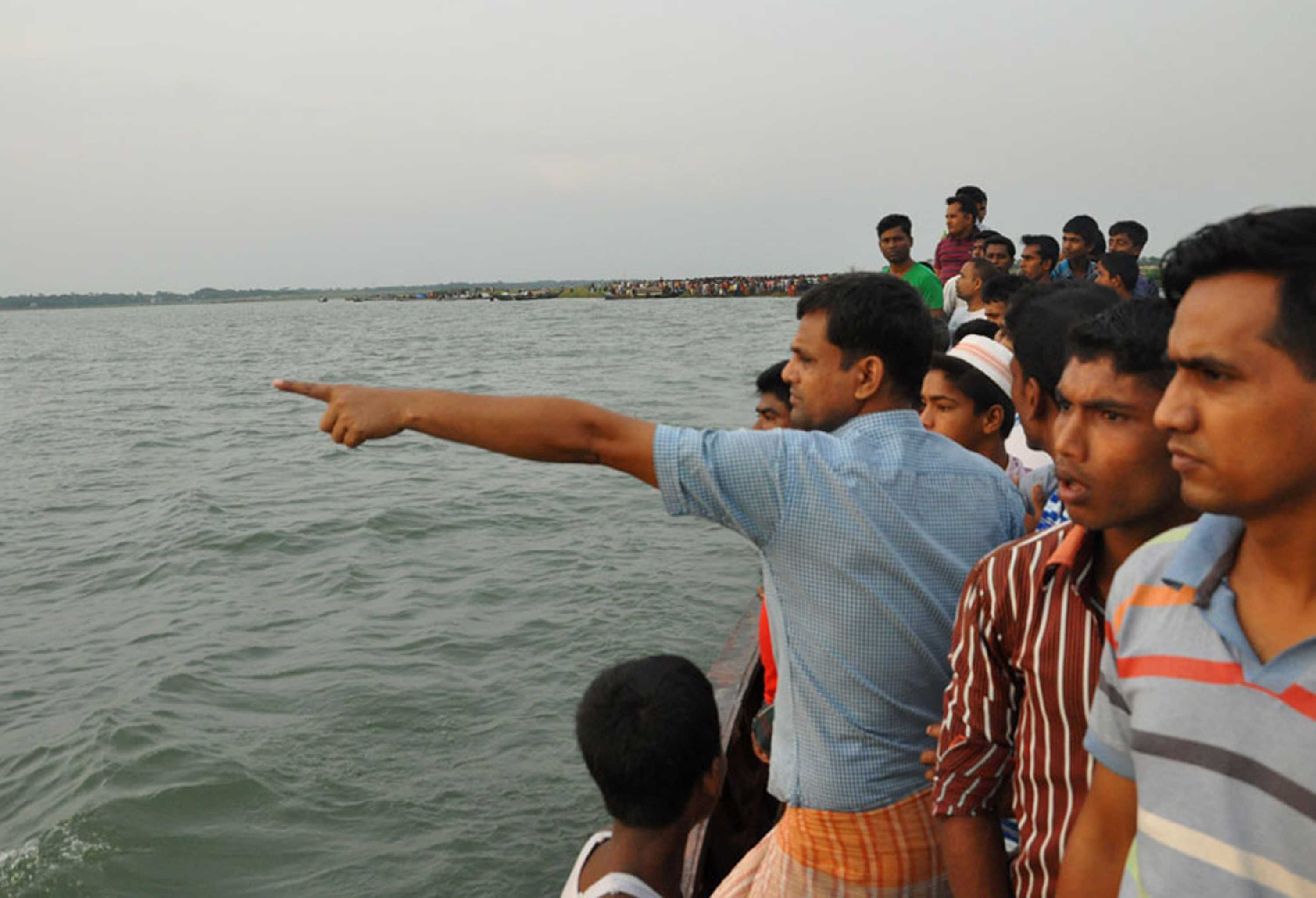 At least 12 killed, hundreds missing as ferry sinks in Bangladesh - ABC ...