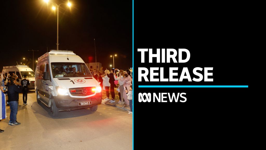 Earthmovers reinforcing the levee at the Paringa Football Netball Club ...