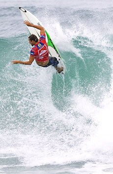 Seven Aussies progress at Snapper Rocks - ABC News