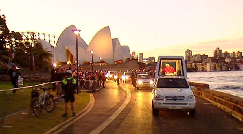 Pilgrims cheer Pope's motorcade - ABC News