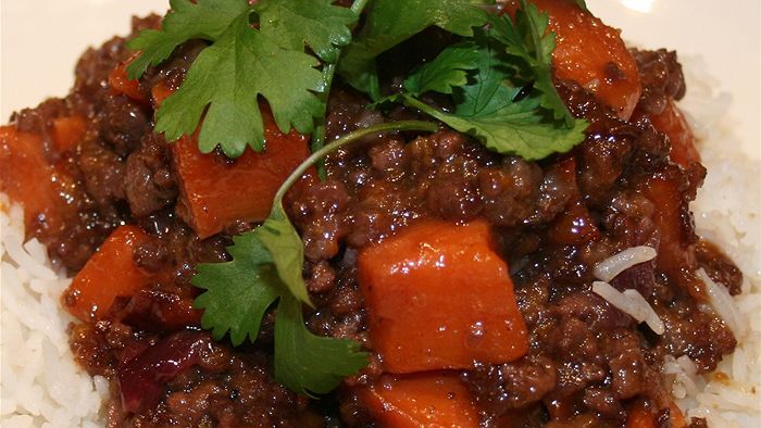 Chinese pork and fresh plums - ABC News
