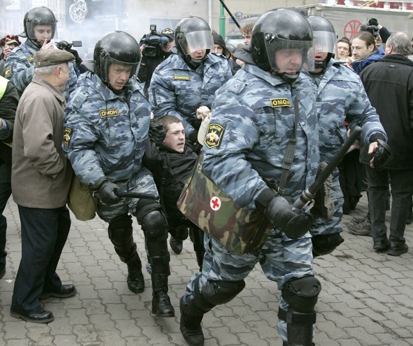 Russian riot police detain 170 protesters - ABC News