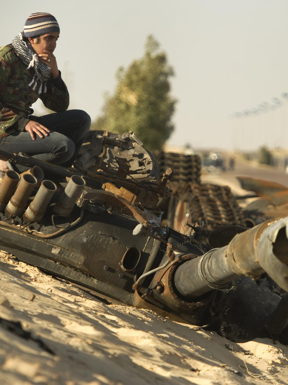 NATO strikes Libyan tanks near key cities - ABC News