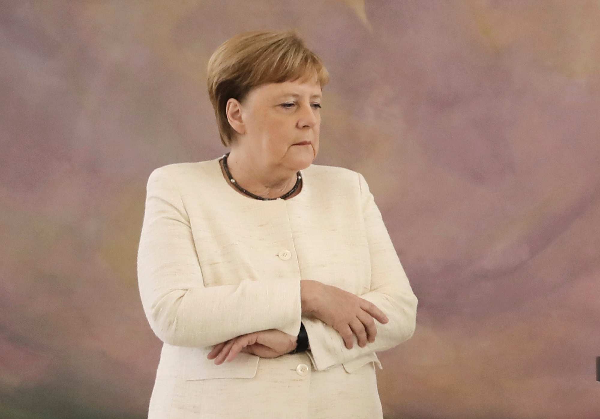 Angela Merkel seen struggling to stop herself trembling, for the second ...