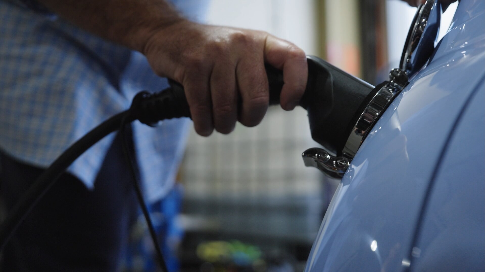 Classic cars get modern makeovers with electric motors - ABC News