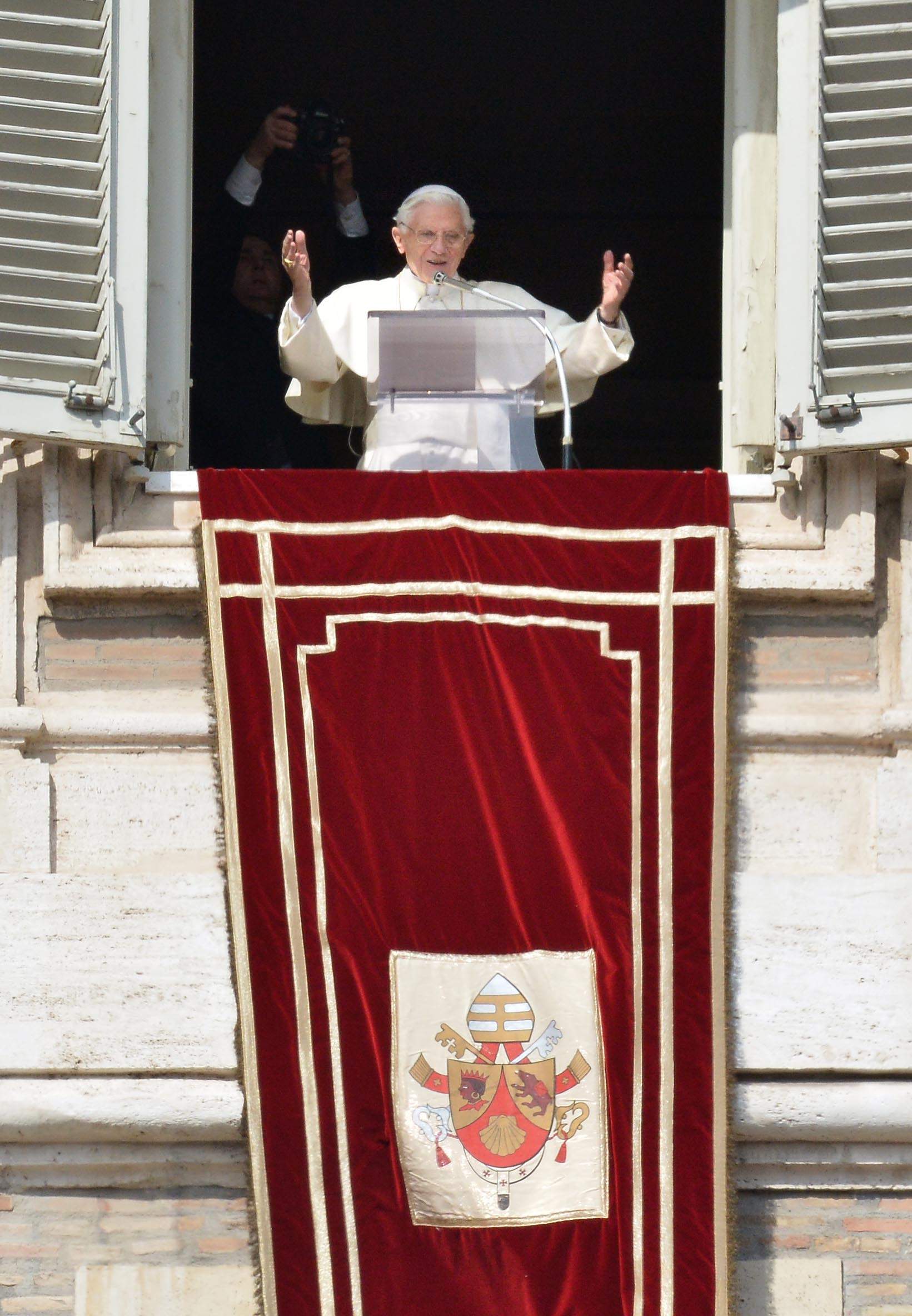 Pope delivers final Sunday sermon as scandal engulfs UK's top Catholic ...