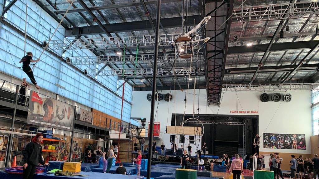 Circus skills training workshop in Albury - ABC News