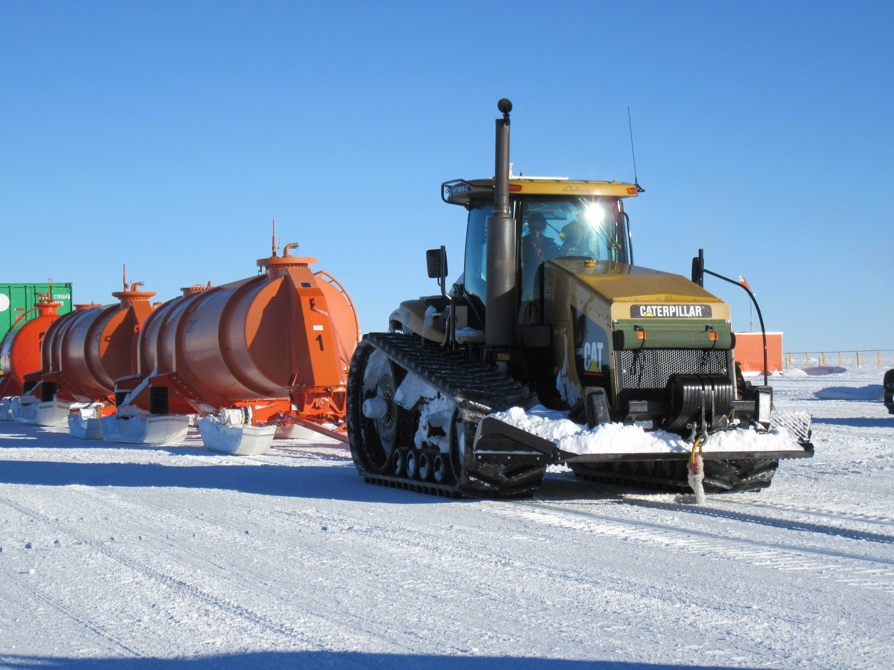 Hobart woman traverses Antarctica by tractor on volunteer trip of a ...