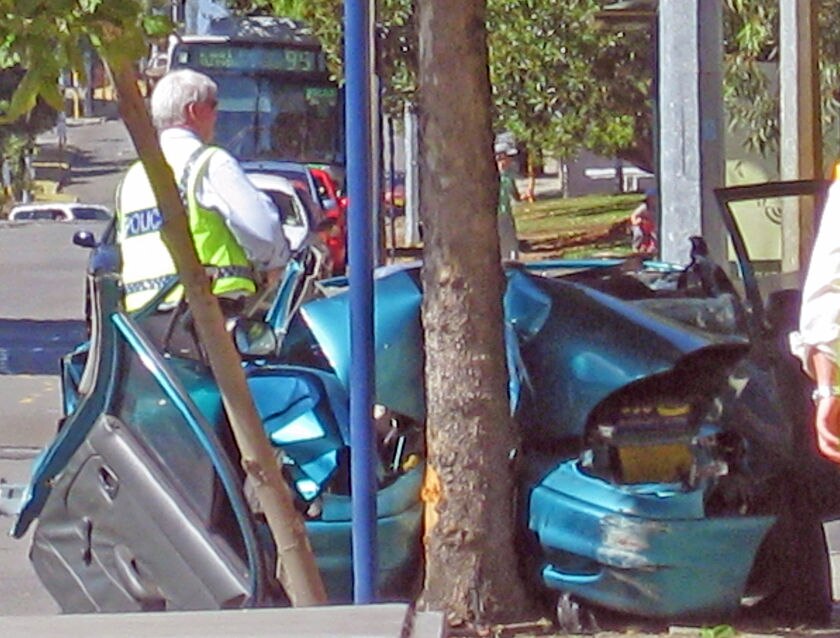 Man dies in East Perth car crash - ABC News