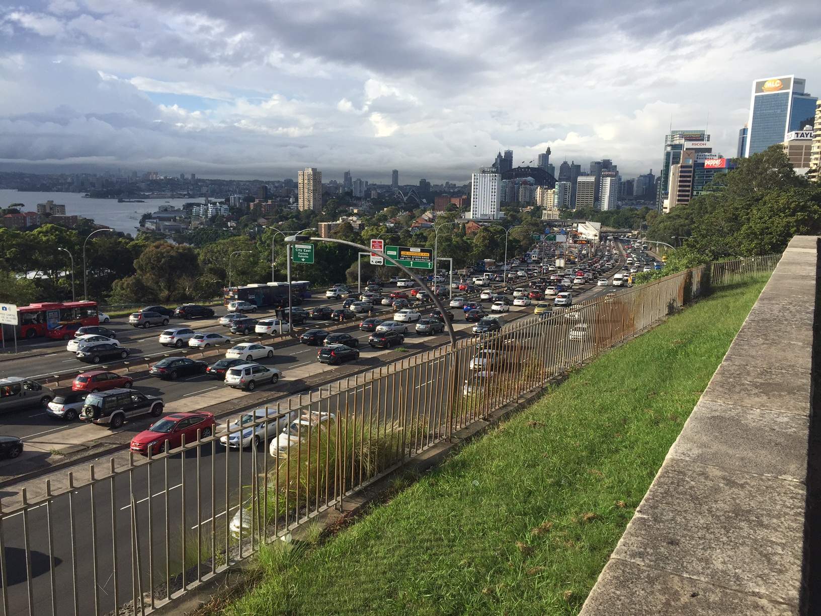 Sydney Harbour Bridge gridlock proof of congestion problems, Premier ...