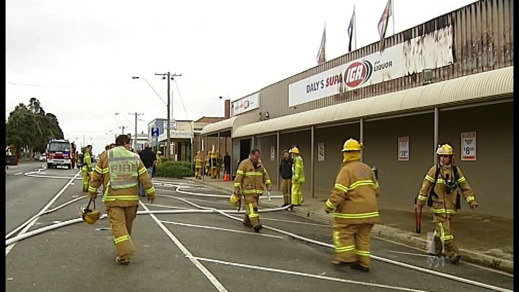 Supermarket fire forces 100 out of work - ABC News