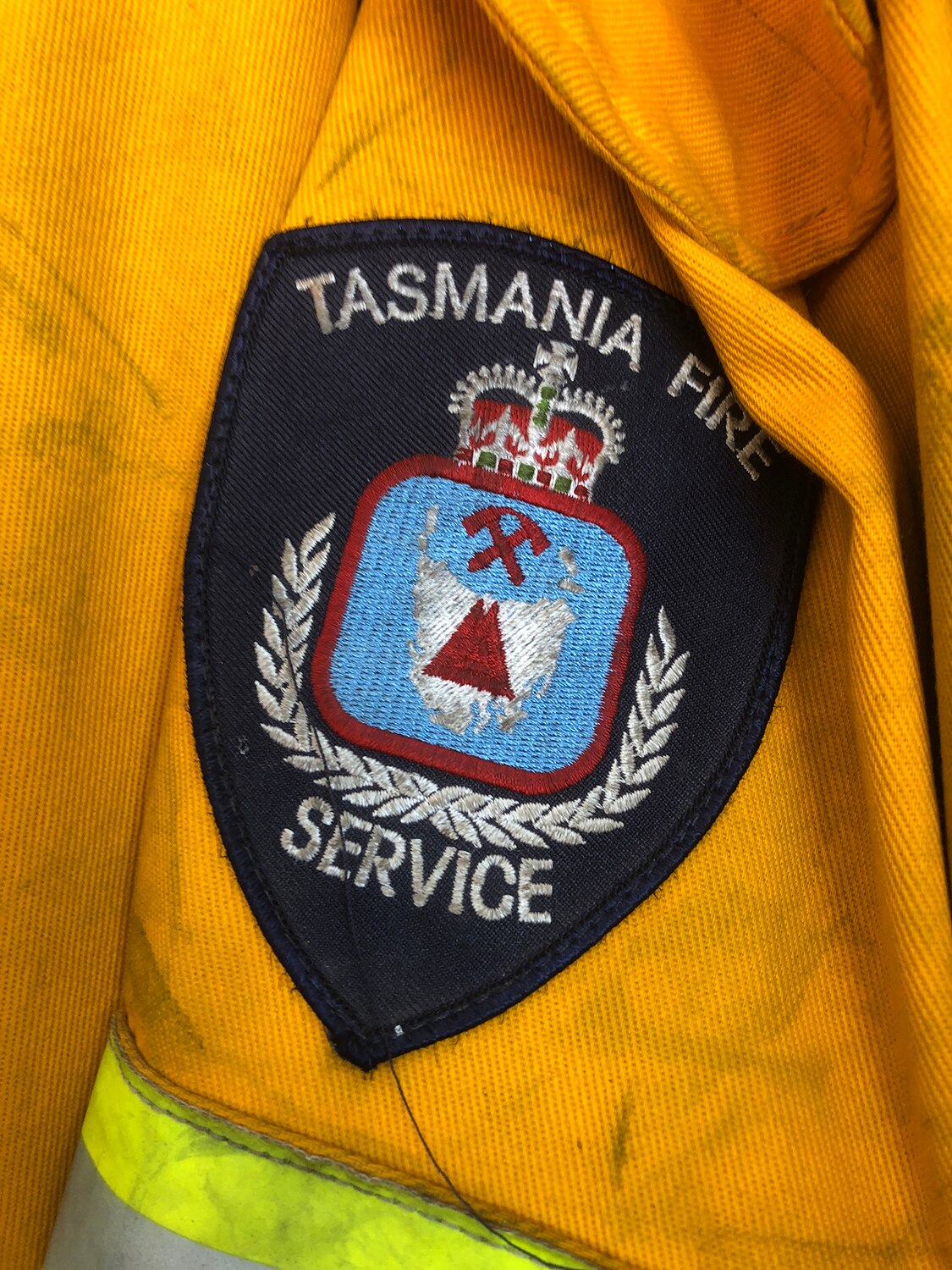 Public servants gifted Qantas chairman lounge membership, Coles gift ...