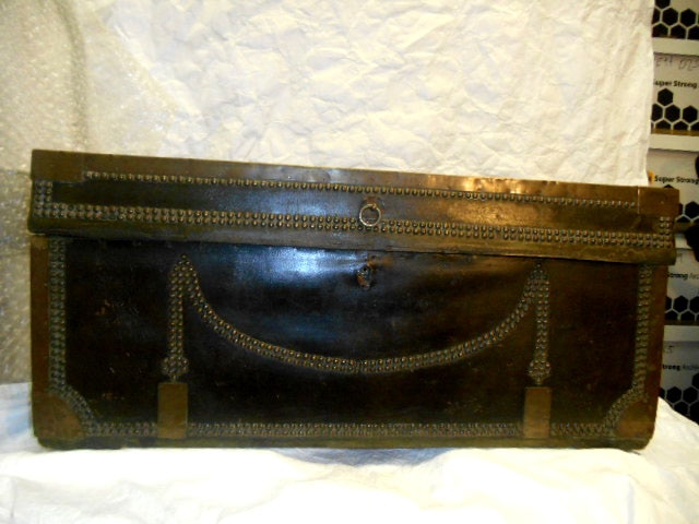 Captain Cook's sea chest, which travelled on Endeavour, goes on display ...