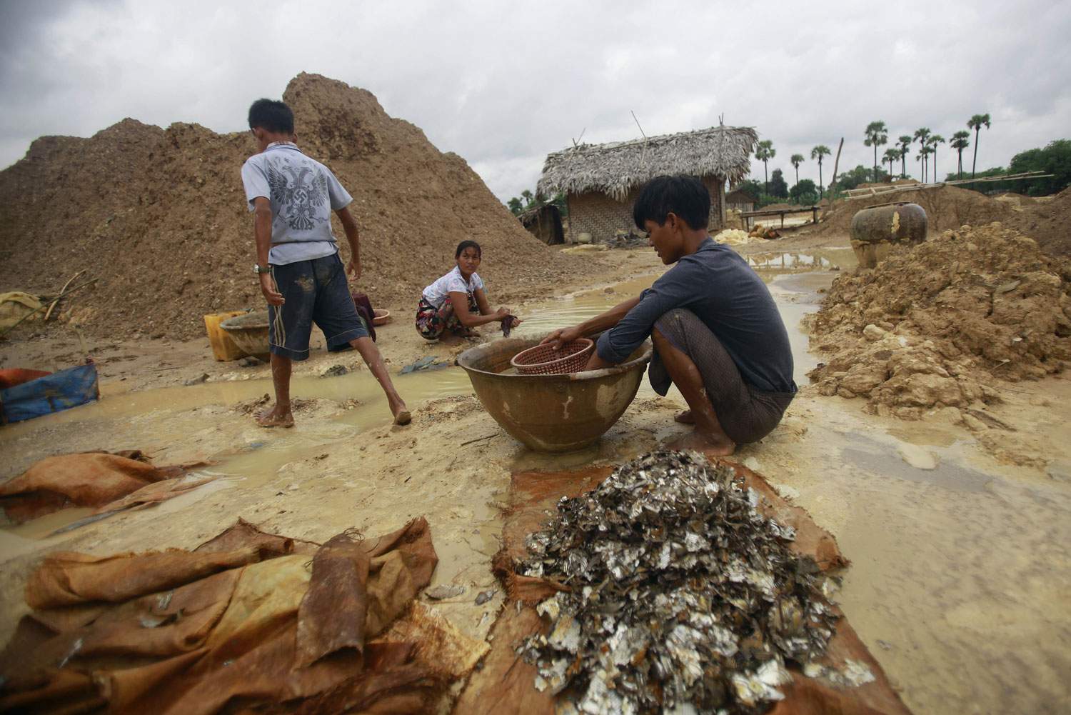 Burma's Suu Kyi to visit controversial copper mine - ABC News
