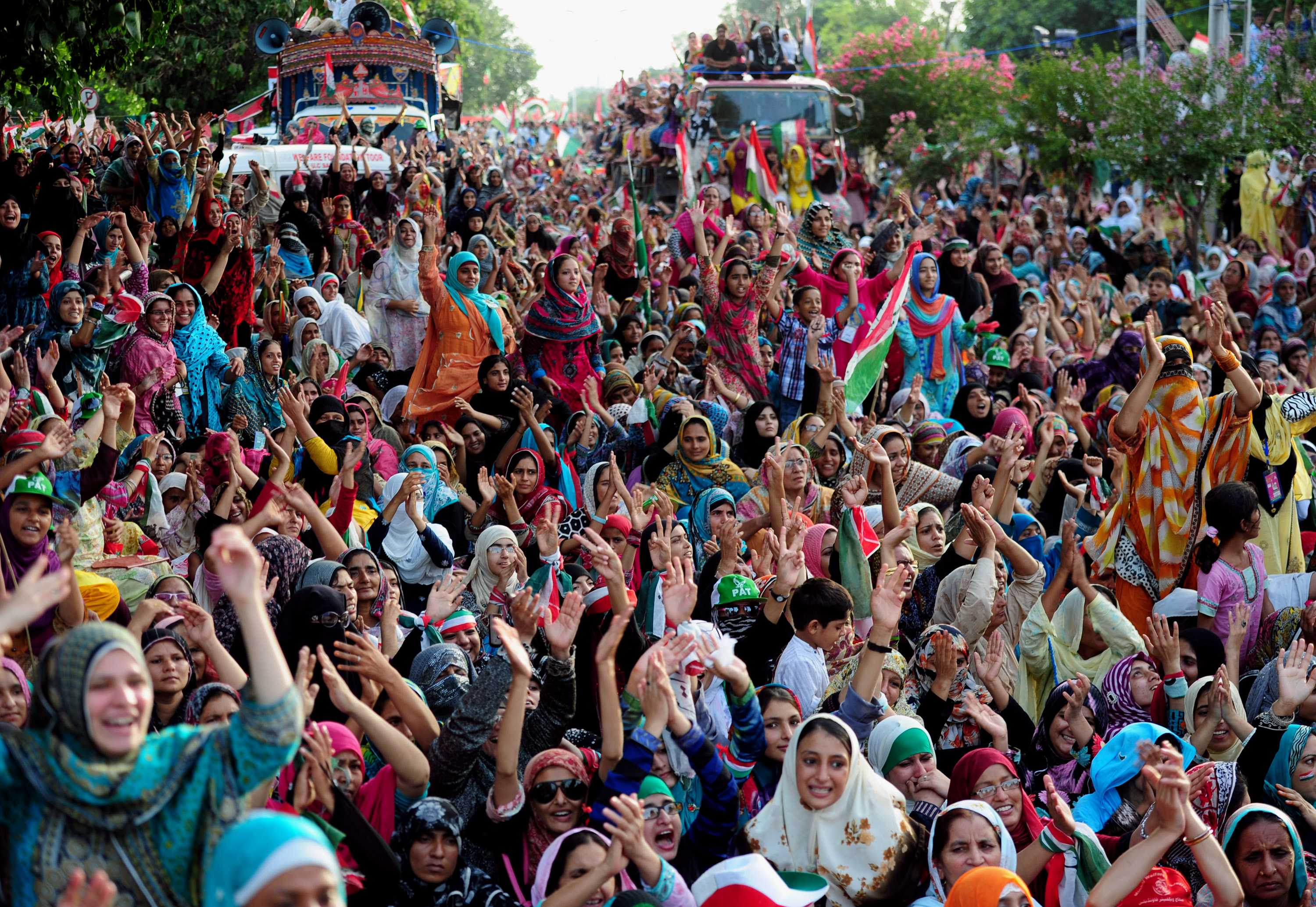 Thousands of anti-government protesters pack streets of Islamabad - ABC ...