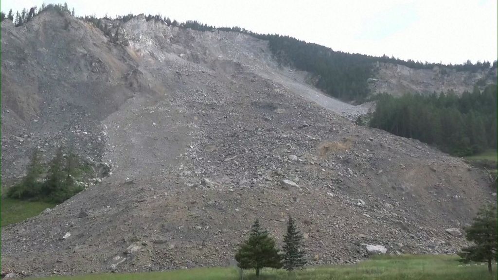 Footage shows aftermath of large rockslide in Brienz in Eastern ...