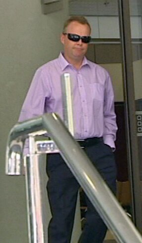 Former police officer jailed over tip off - ABC News