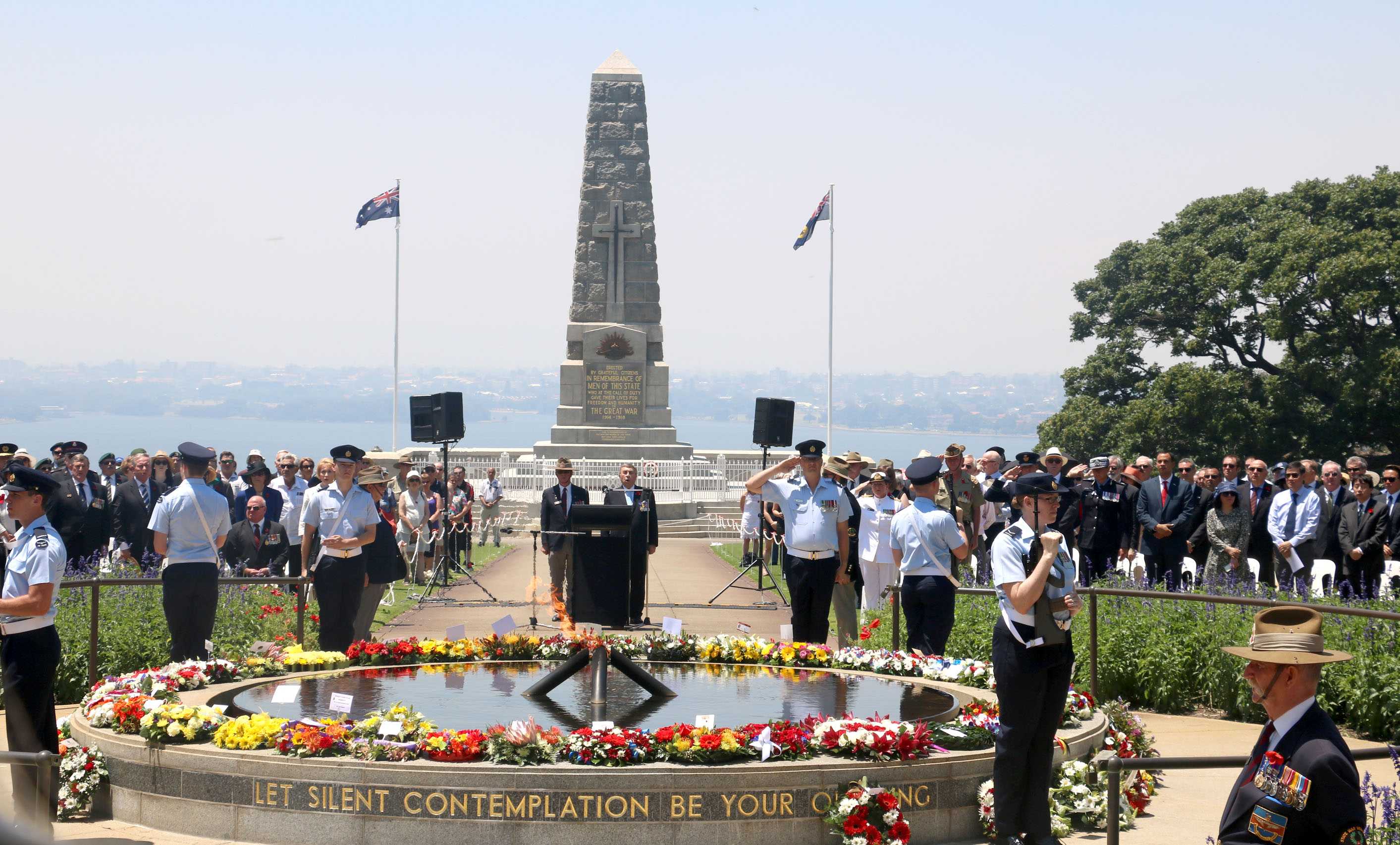 Remembrance Day 2015: WA pauses to remember war dead - ABC News