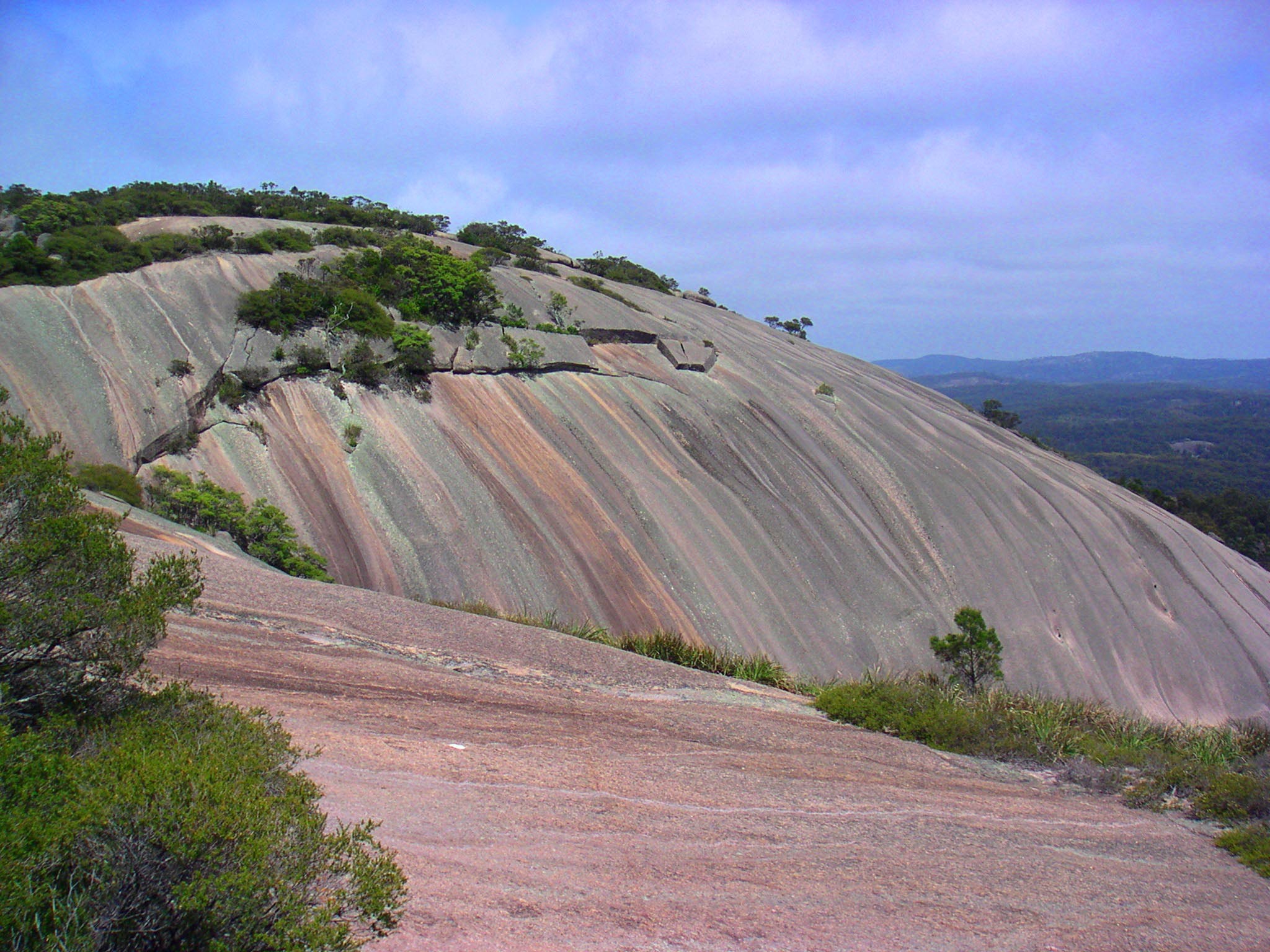Take a tour of Australia's really big rocks - ABC News