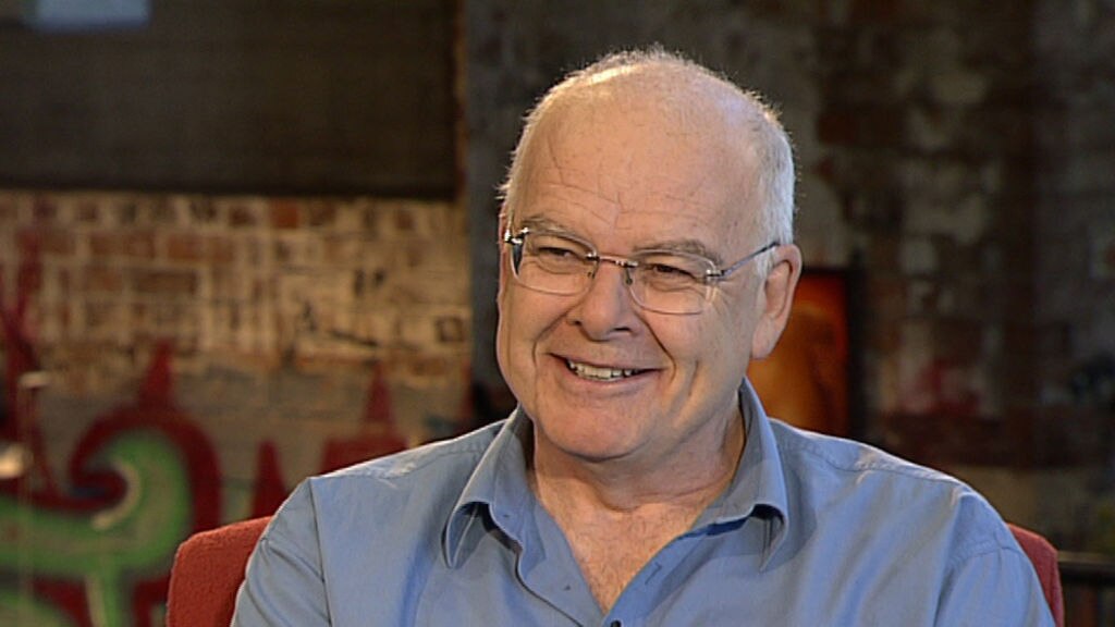 Broadcaster Clive Robertson dies aged 78 - ABC News