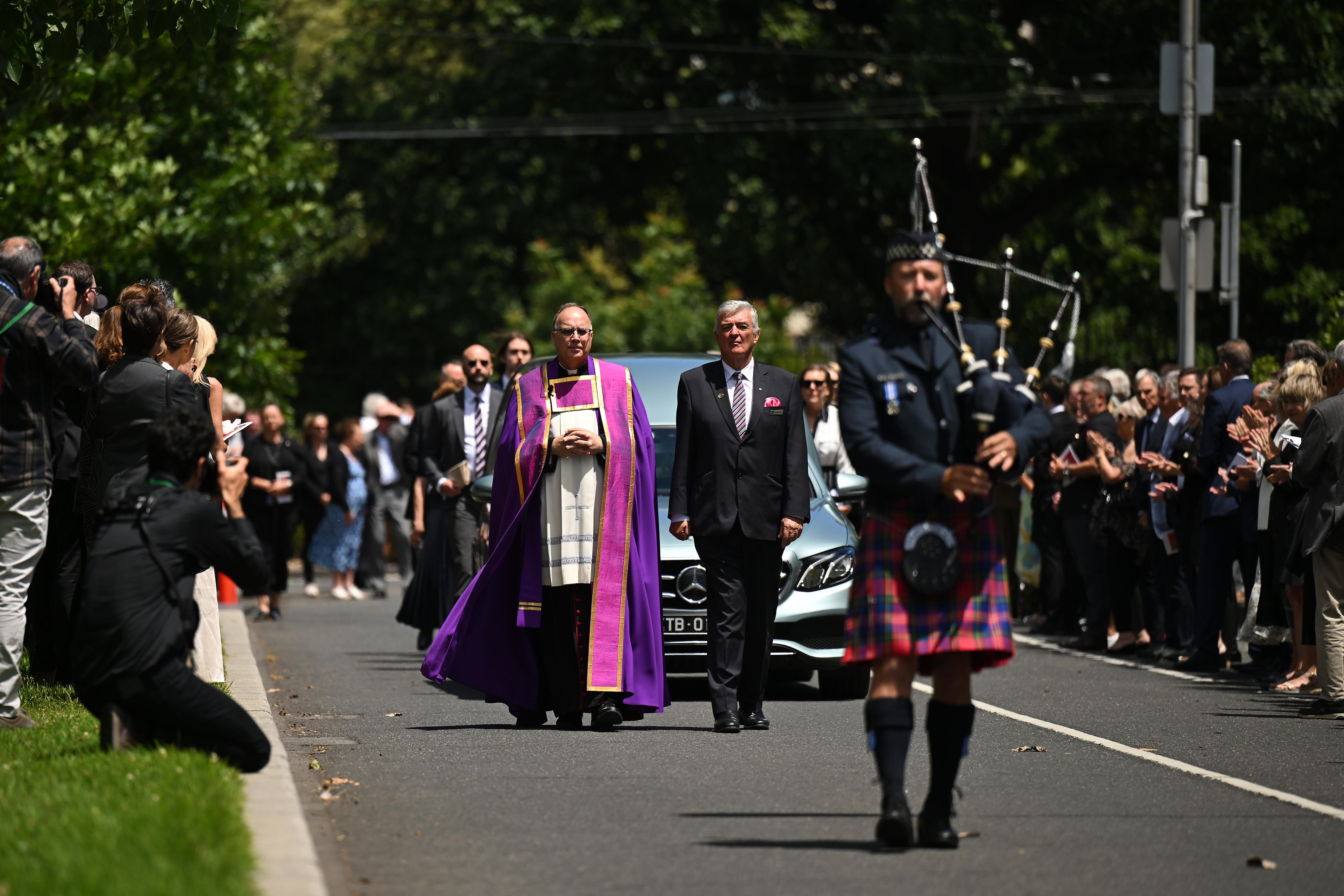 Tennis great Neale Fraser farewelled at state funeral - ABC News