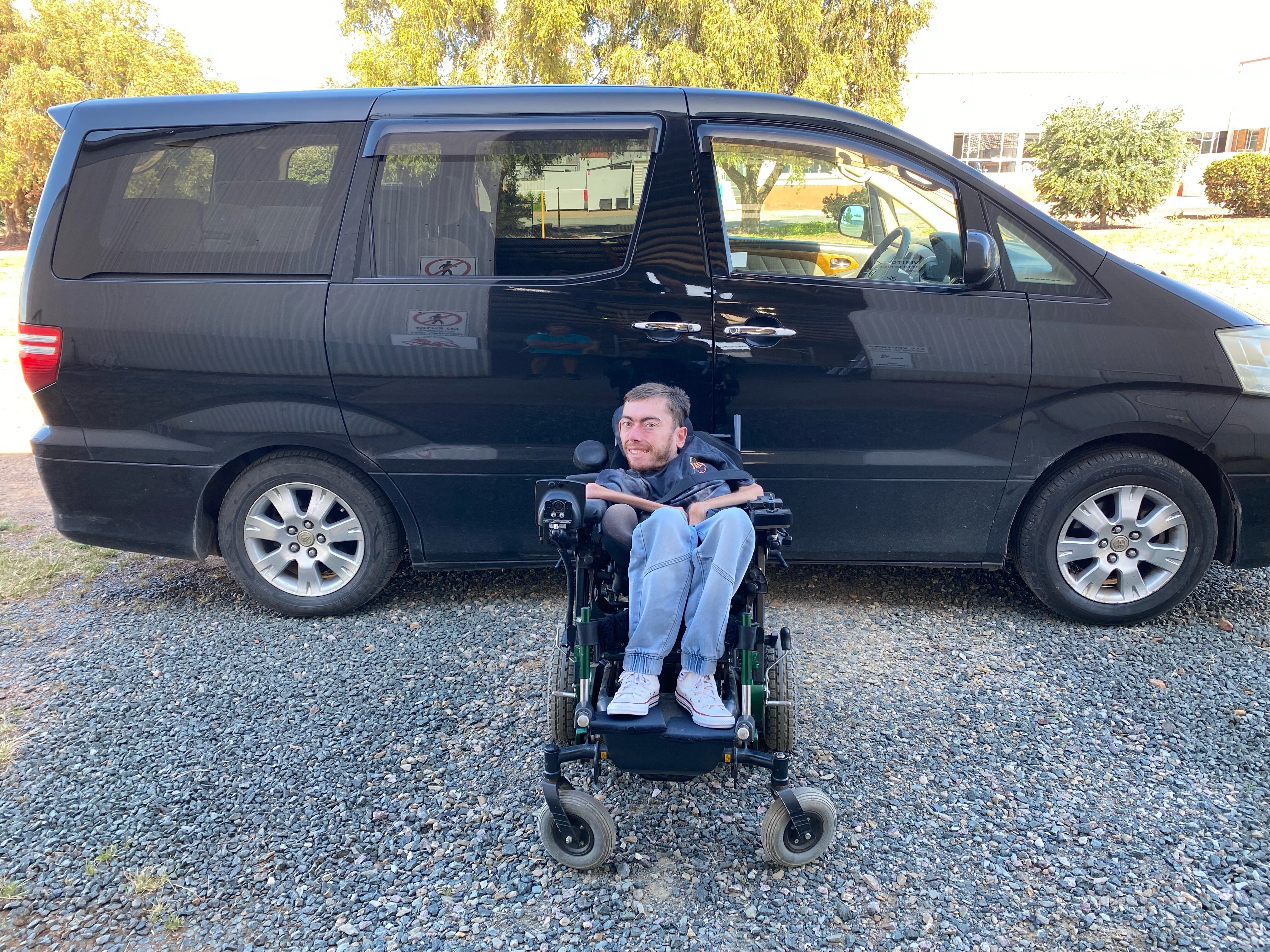 Narromine United Services Memorial Club donates wheelchair-accessible ...