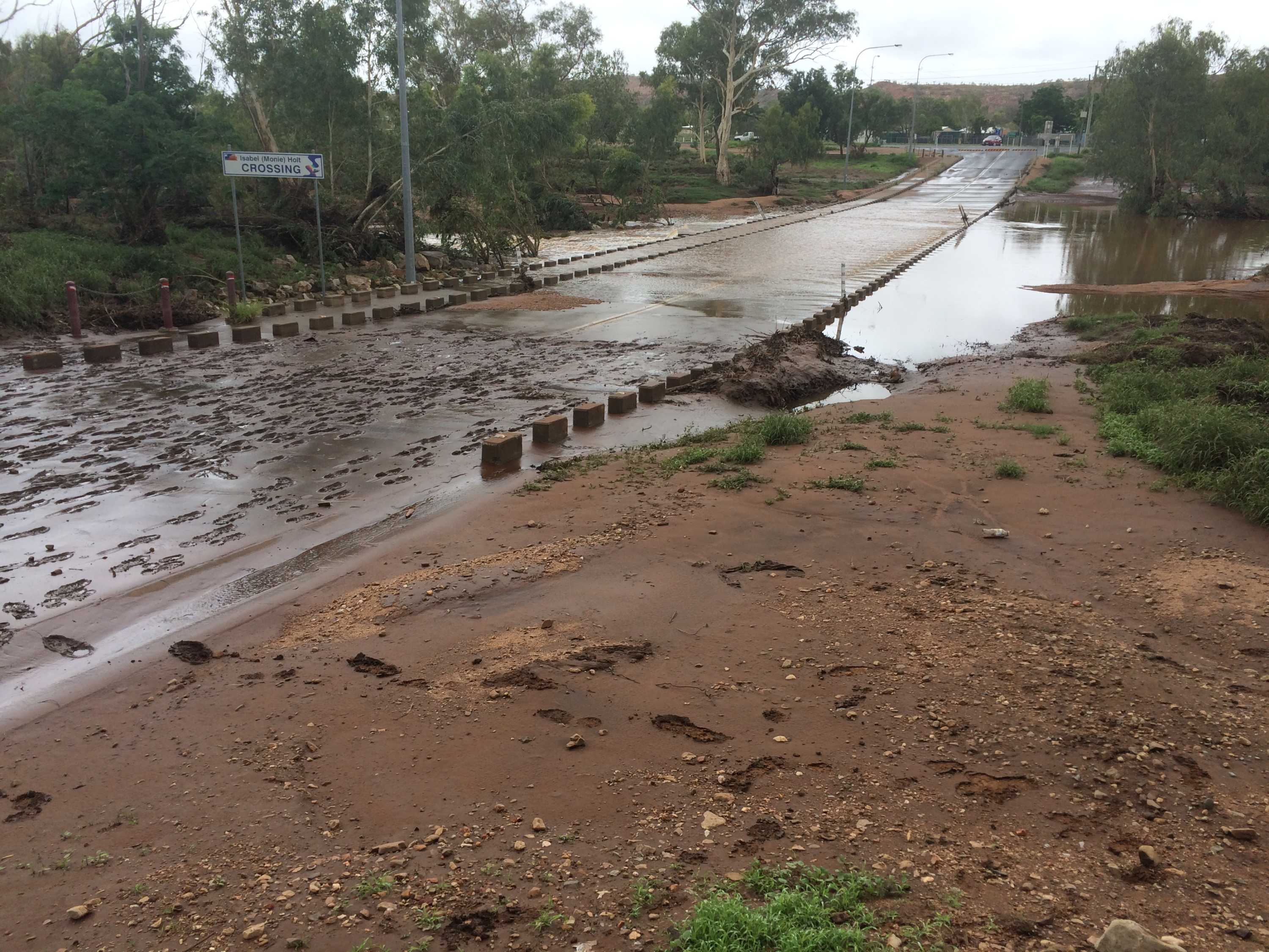 Man missing after diving into flooded Leichhardt River at Mount Isa ...