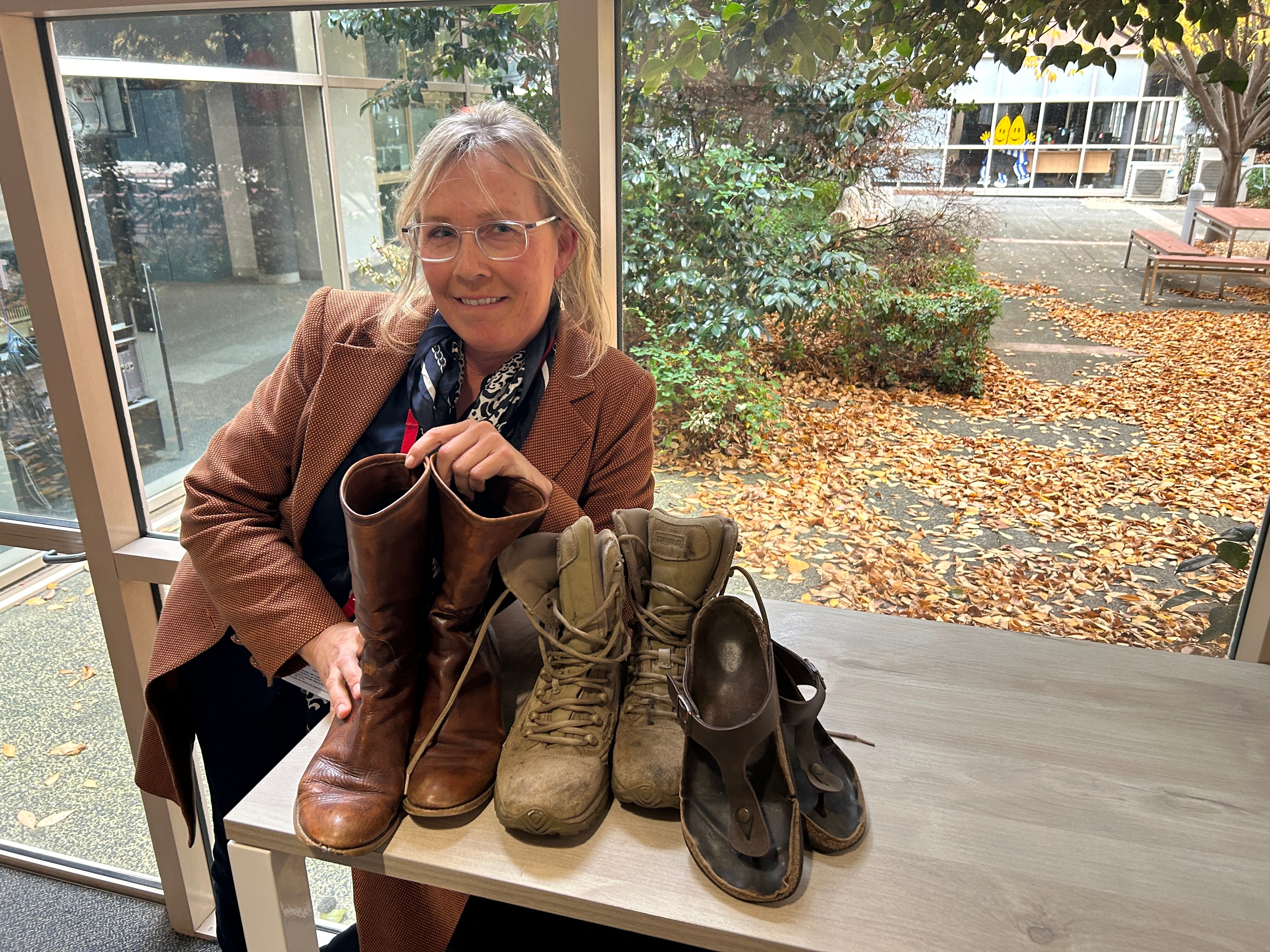 Show Us Your Shoes - Amanda Ducker - ABC listen