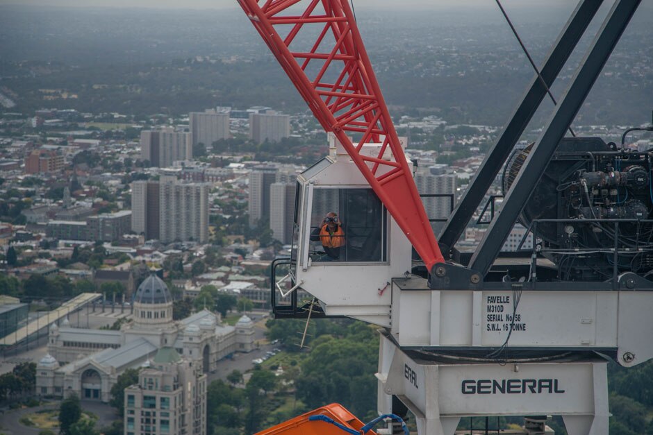 Construction in the sky: the high-rise crane crew - ABC News
