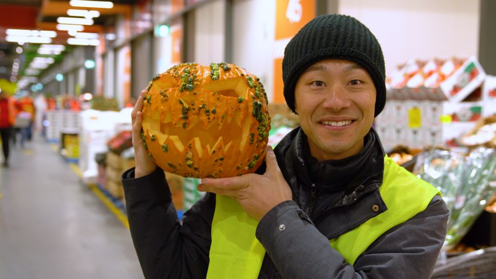How to carve a Halloween pumpkin - ABC News