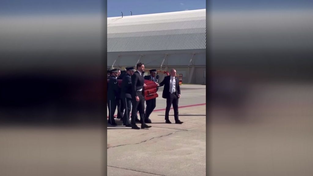 US Vice President JD Vance carries Charlie Kirk's coffin - ABC News