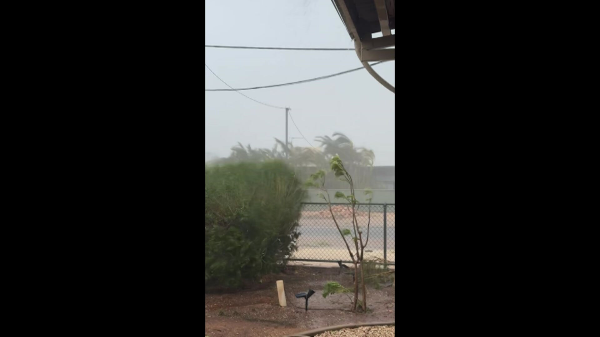 Footage shows Exmouth bearing brunt of Cyclone Narelle - ABC News