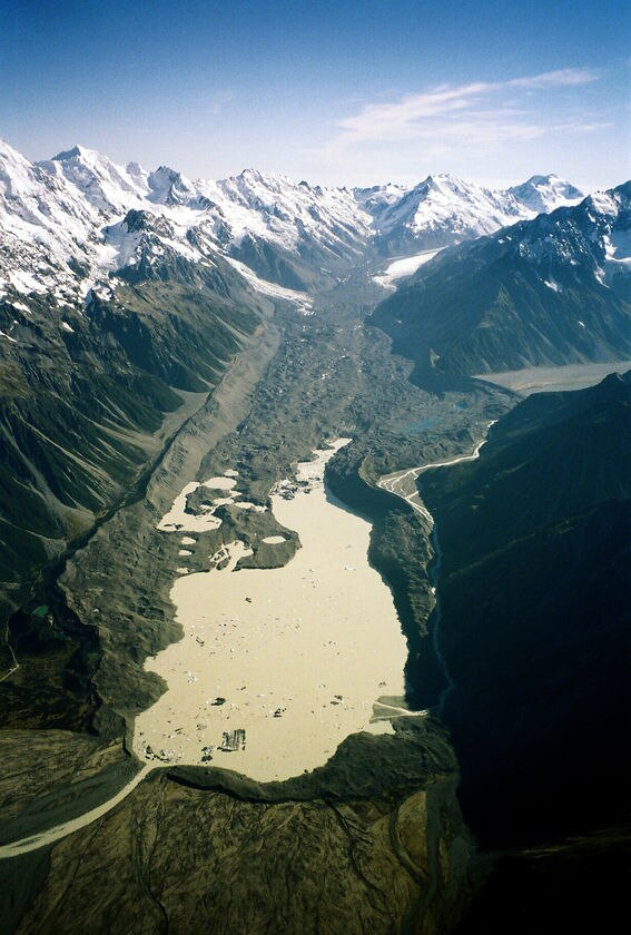 Trapped Aust climbers return home - ABC News