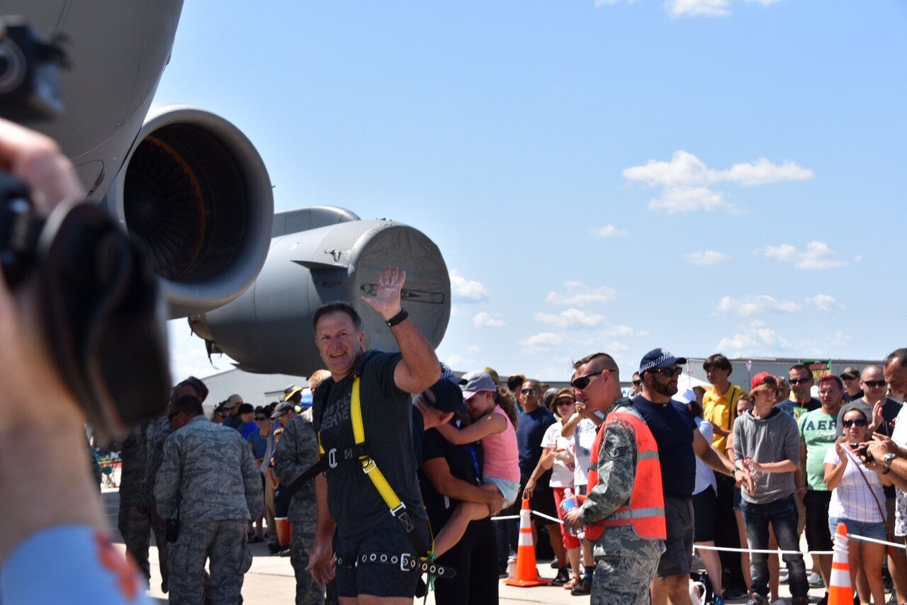 AFP commander and Australian strongman Grant Edwards pulls 190-tonne C ...